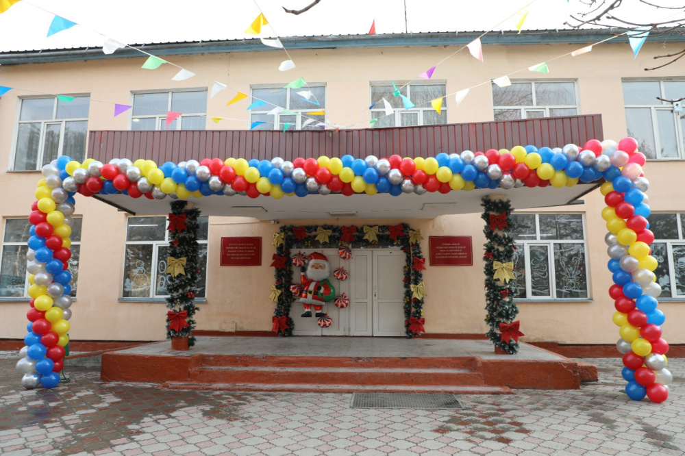 От имени сотрудников ГКНБ интернату в Бишкеке вручили новогодние ...